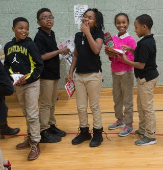 University of Chicago helps elementary students build home libraries ...